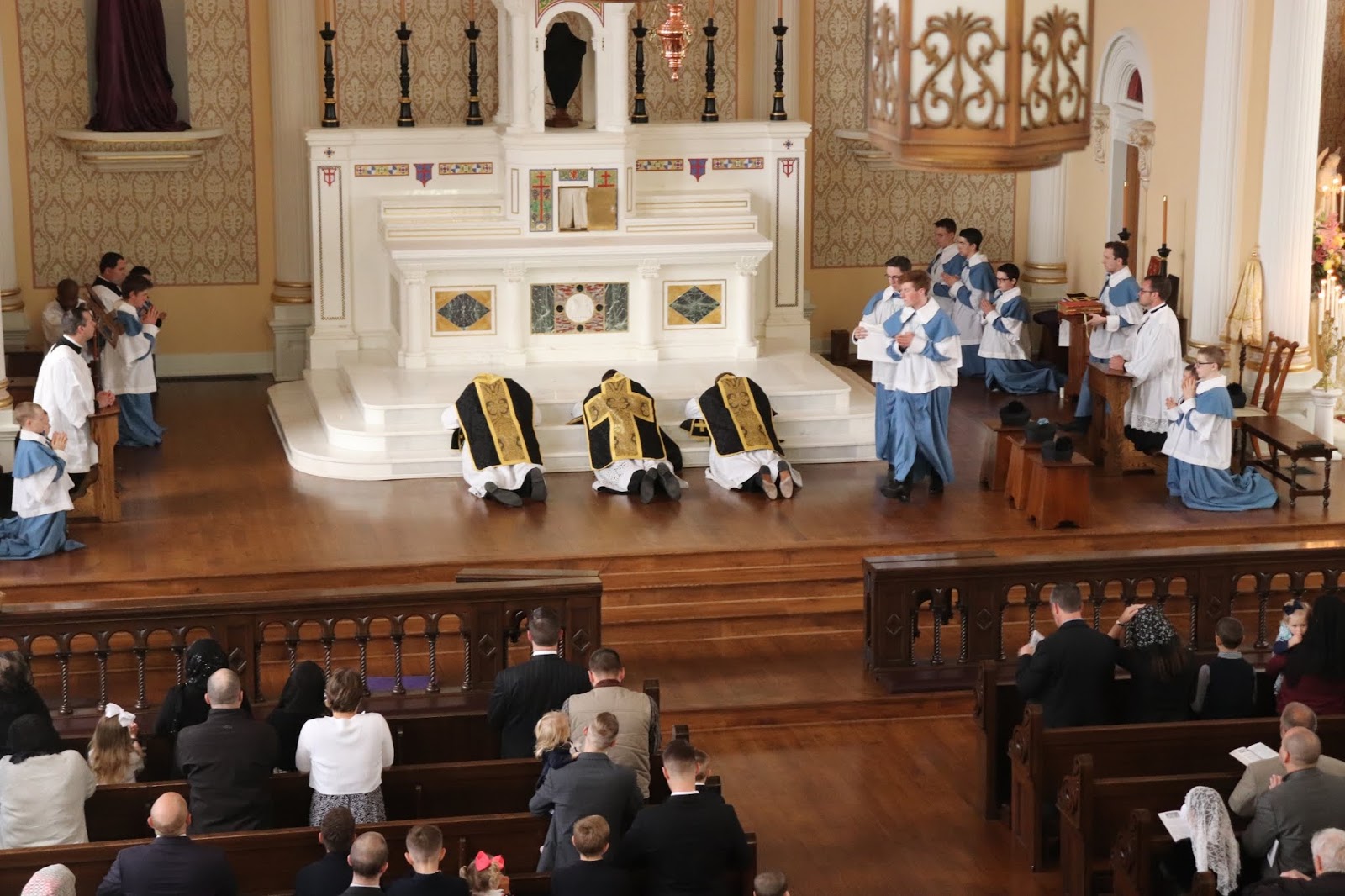 southern orders: THE BESTEST PLACEMENT OF AN ALTAR RAILING, AKA ...
