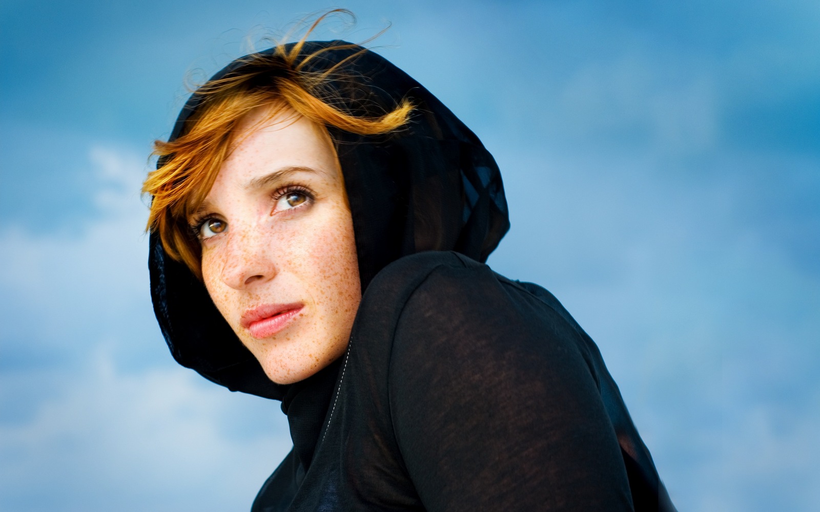 Filmovízia: Eva Kerekes Wallpaper