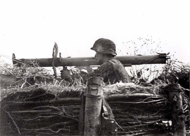 NAZI JERMAN: Album Foto Panzerschreck / Raketenpanzerbüchse /Ofenrohr
