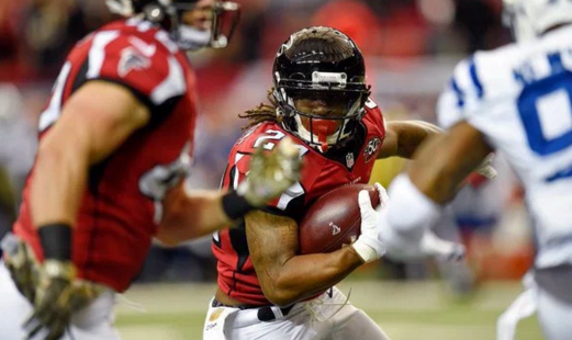 Falcons RB Devonta Freeman Left Game vs Colts With Concussion | FootBasket