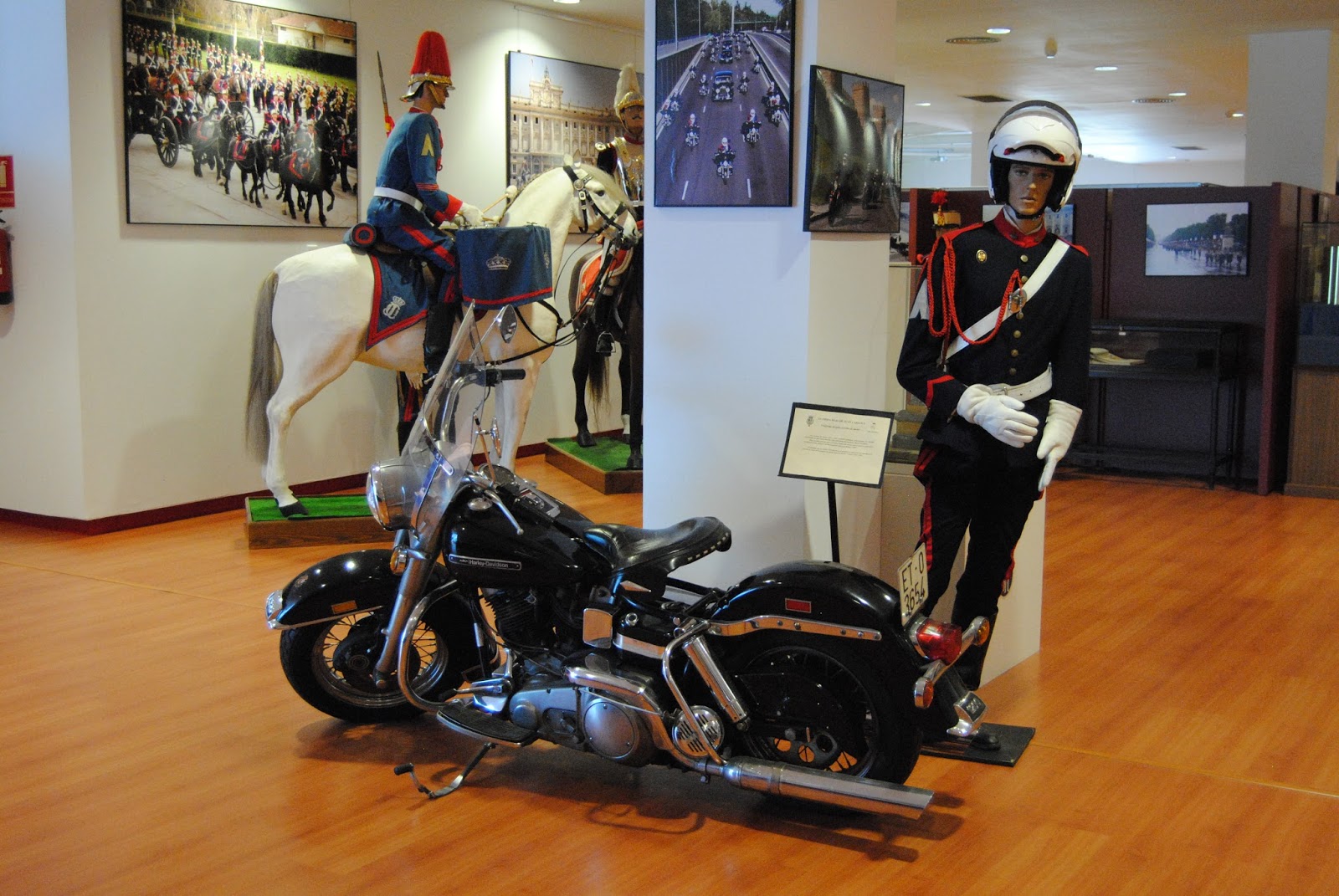 MUSEOS MILITARES Y POLICIALES: GUARDIA REAL ESPAÑOLA