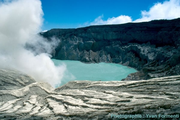 LOUNGE INSIGHT: Kawah Ijen Adalah Danau Kawah Terbesar di Dunia - Ijen ...