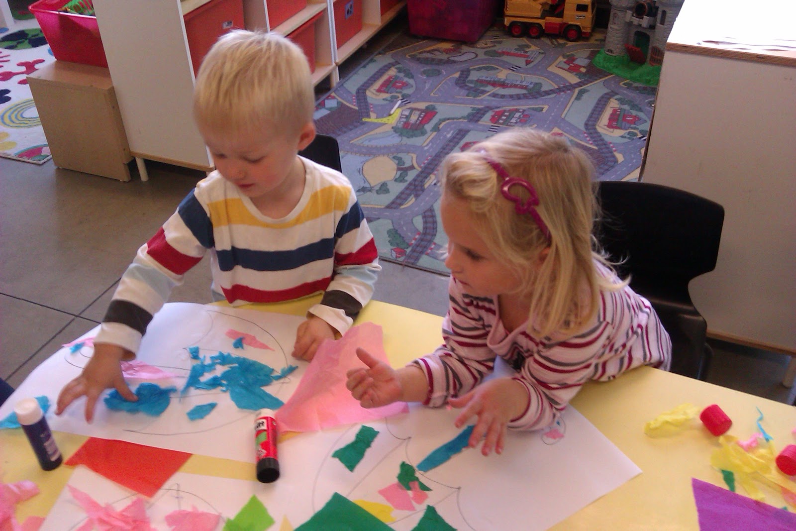 Freinet on the MOVE - Blog oudste kleuters: scheuren en plakken