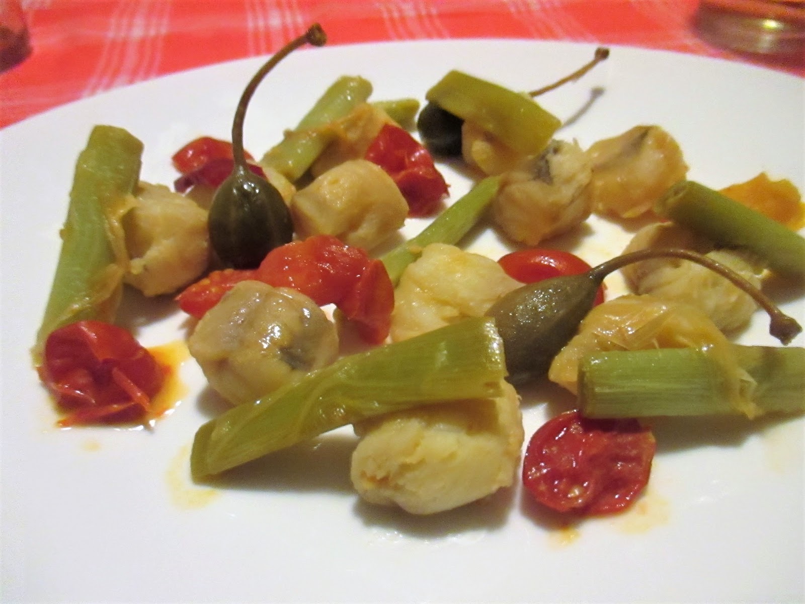 ANGLER FISH WITH LEEKS AND TOMATOES . Rana pescatrice con porri e ...