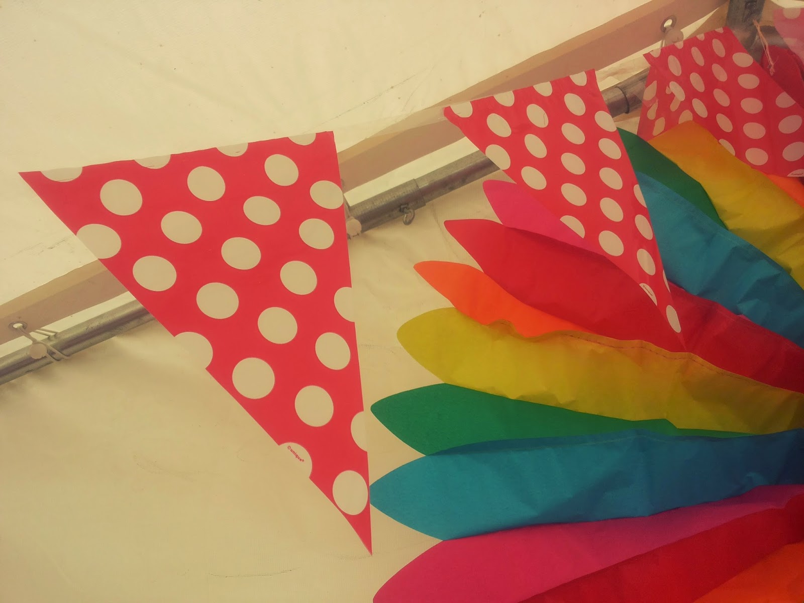 Festlige Fif: Havefest - pynt et telt!