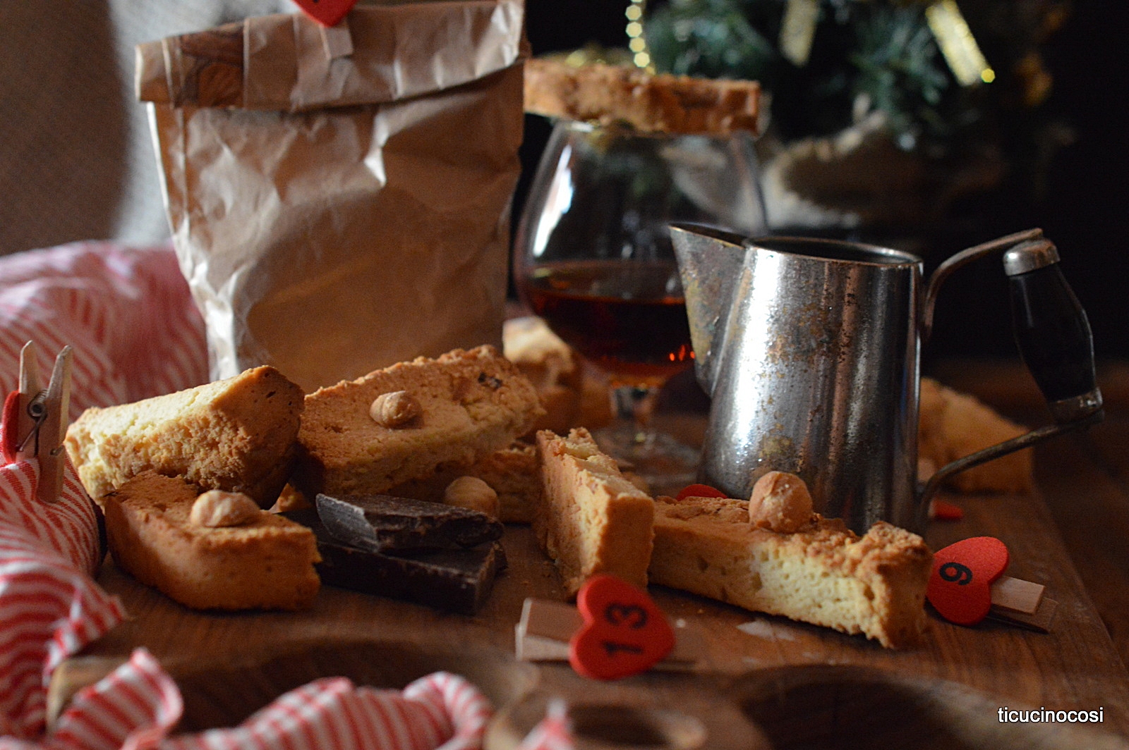 BISCOTTI SECCHI ALLE NOCCIOLE