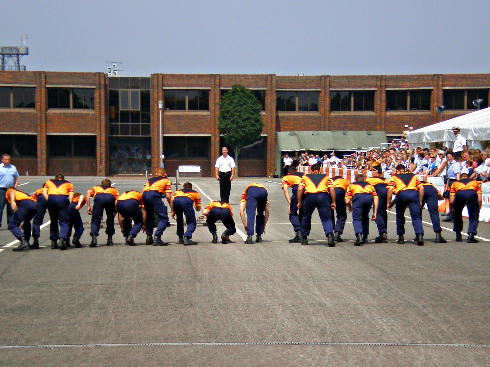 A day out at the Royal Navy Field Gun competition - Tin Box Traveller