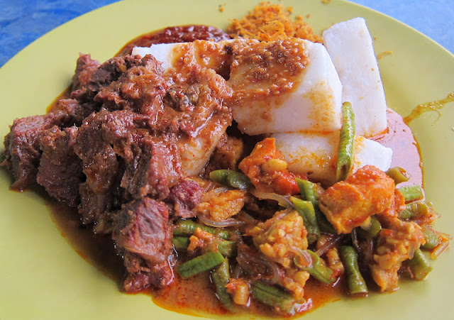 Lontong Kering @ Fatimah Nasi Campur in Hutan Bandar, Johor Bahru |Tony ...