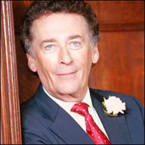 Πώς είναι σήμερα ο Robert Powell, o άνθρωπος που υποδύθηκε τον Ιησού ...