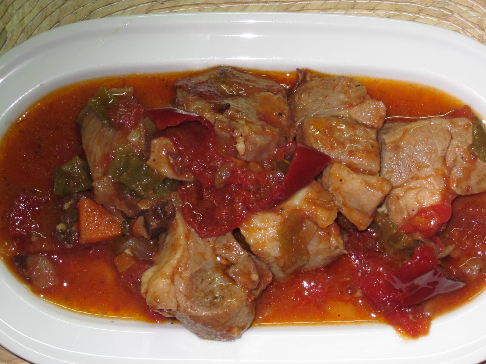 KABANOVA.Comedor: CORDERO AL CHILINDRÓN