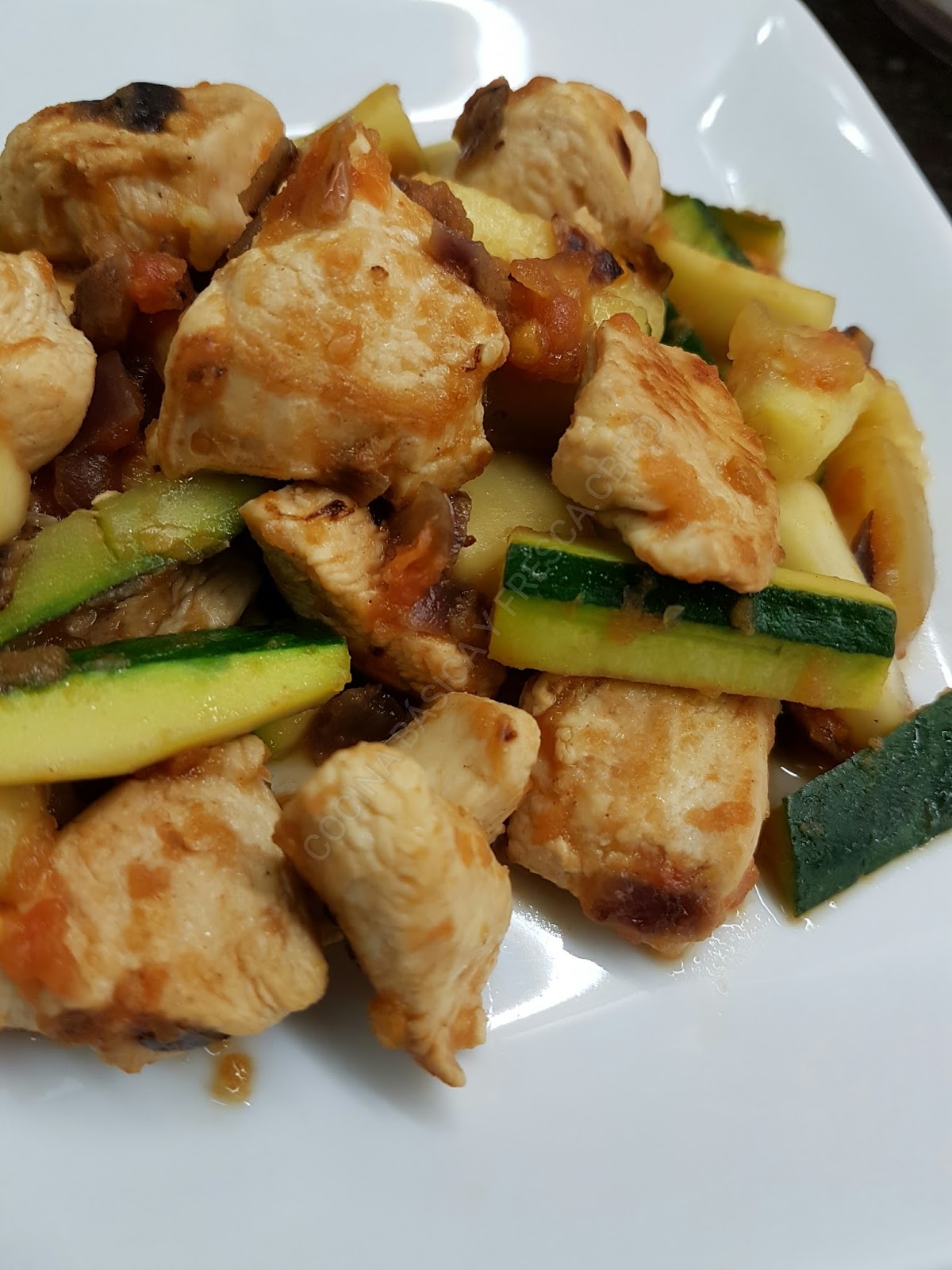 Cocina Basica y Fresca: POLLO SALTEADO CON CALABACIN CBF@