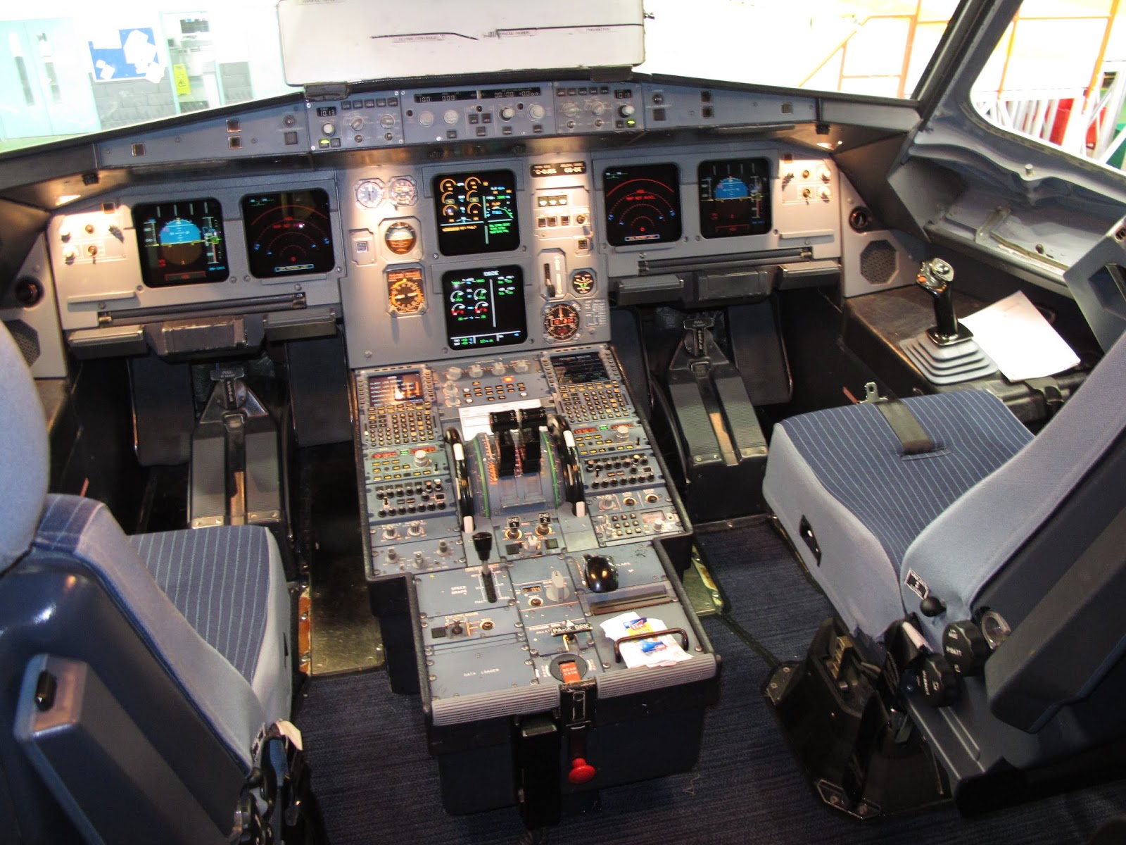 Vince's World: Tour of the Monarch Airlines hangar at Manchester