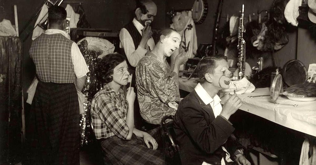 24 Cozy Snapshots of Circus Performers at the Backstage in the 1920s ...
