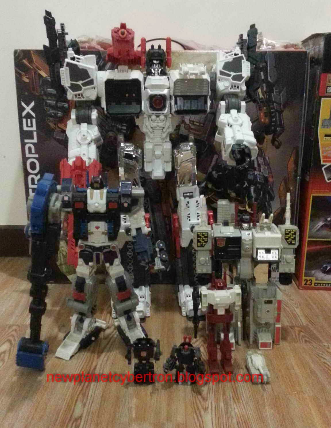 New Planet Cybertron: Transformers Review: Metroplex ACG-Con Exclus ...