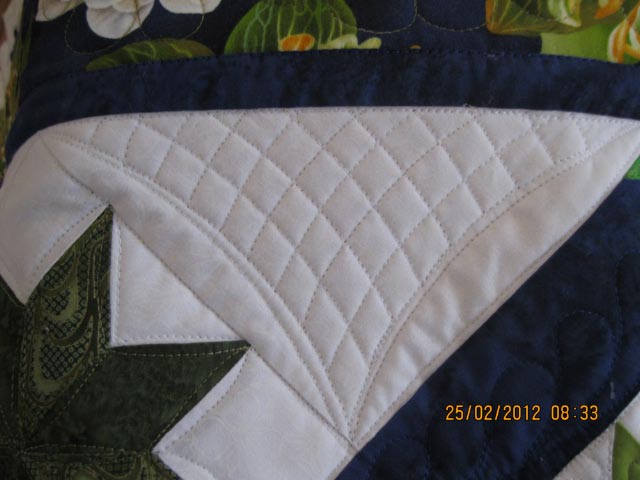 ICandyQuilts: Curved cross hatch quilting