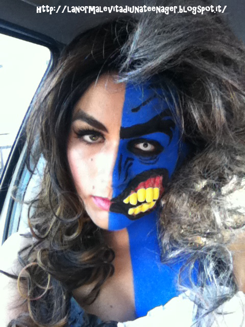 La normale vita di una teenager...: Lady Two-face alla sfilata