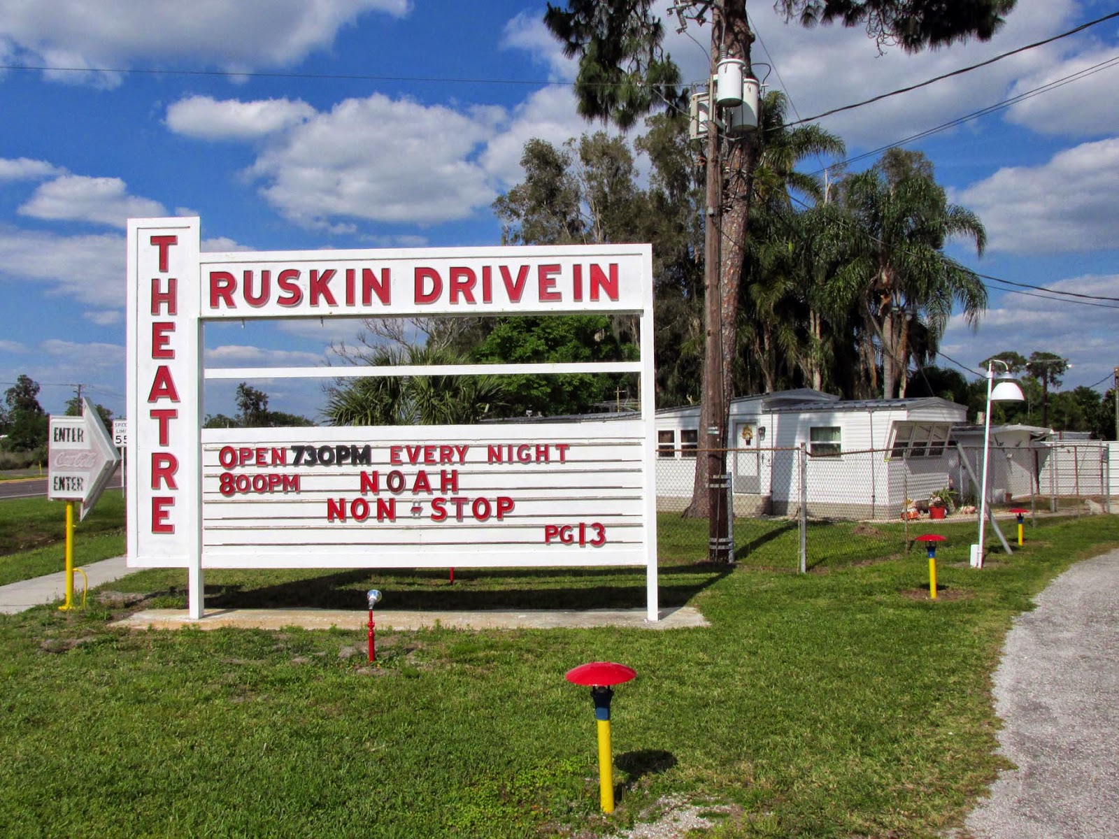 Eccentric Roadside: Keeping it reel: The Ruskin Family Drive-In of ...