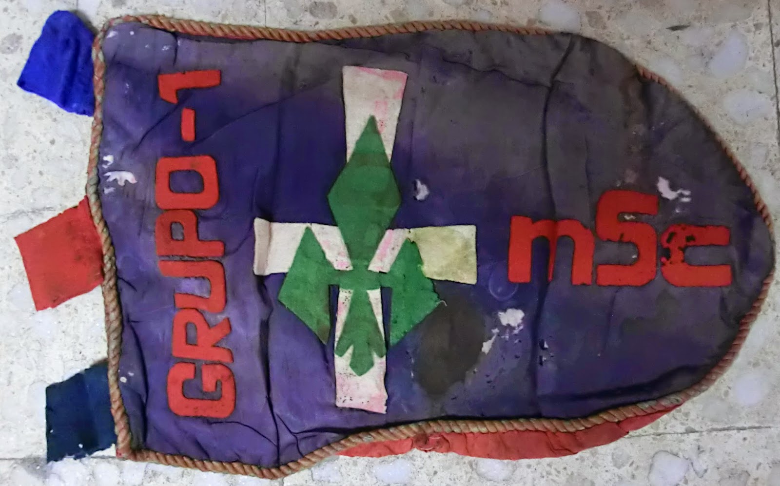 Mis vivencias scouts: Banderas y banderines del Grupo 1