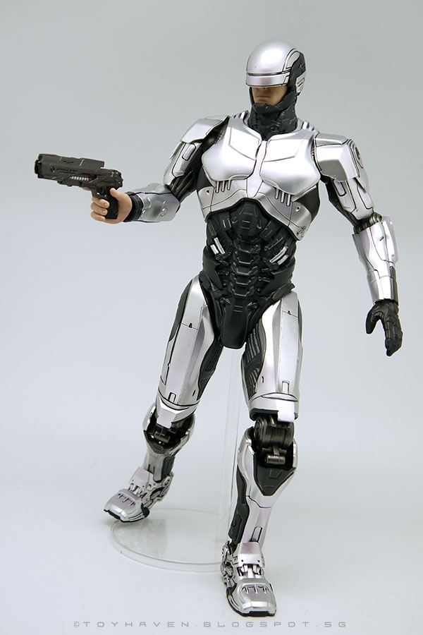 toyhaven: Comparison pictures of Hot Toys 1/6th scale Diecast RoboCop ...