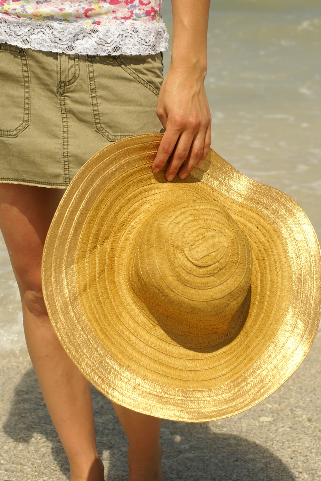 eyeful of lovely: Simple chic DIY straw hat re-makeover. Just in time ...