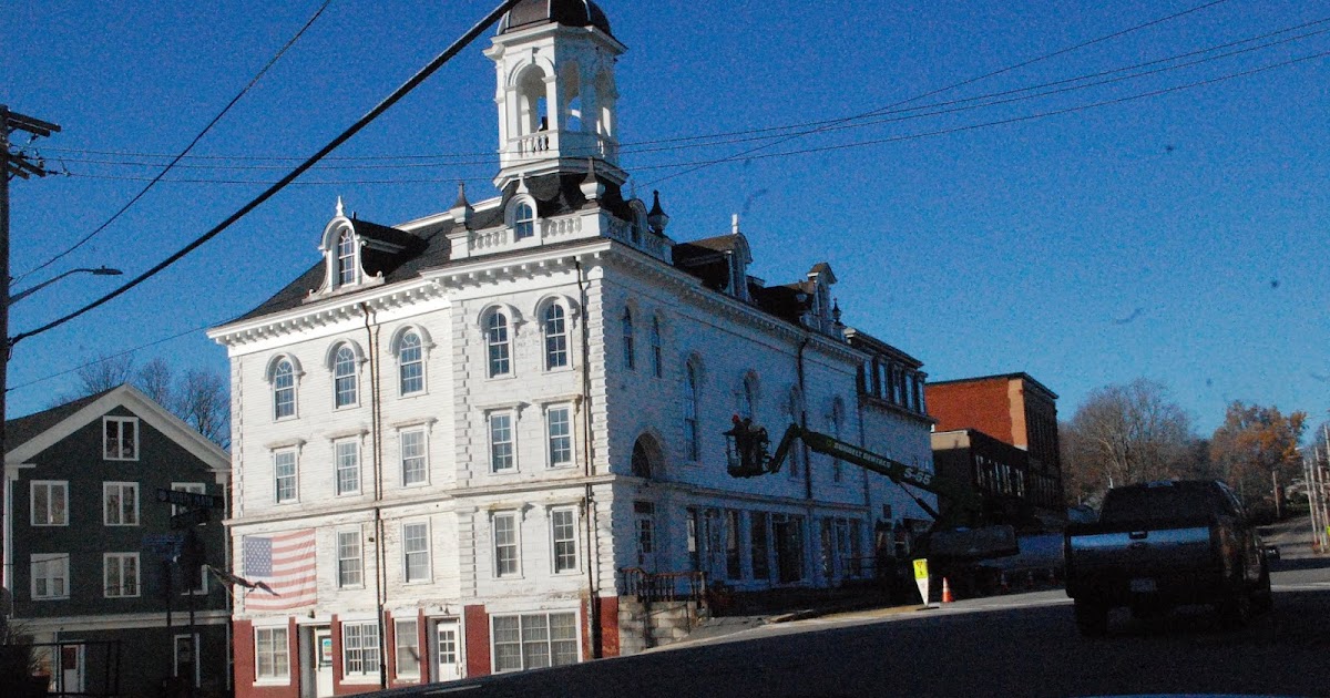 BOB POTVIN BLOGGER: PAINTING TOWN HALL ON SUNDAY