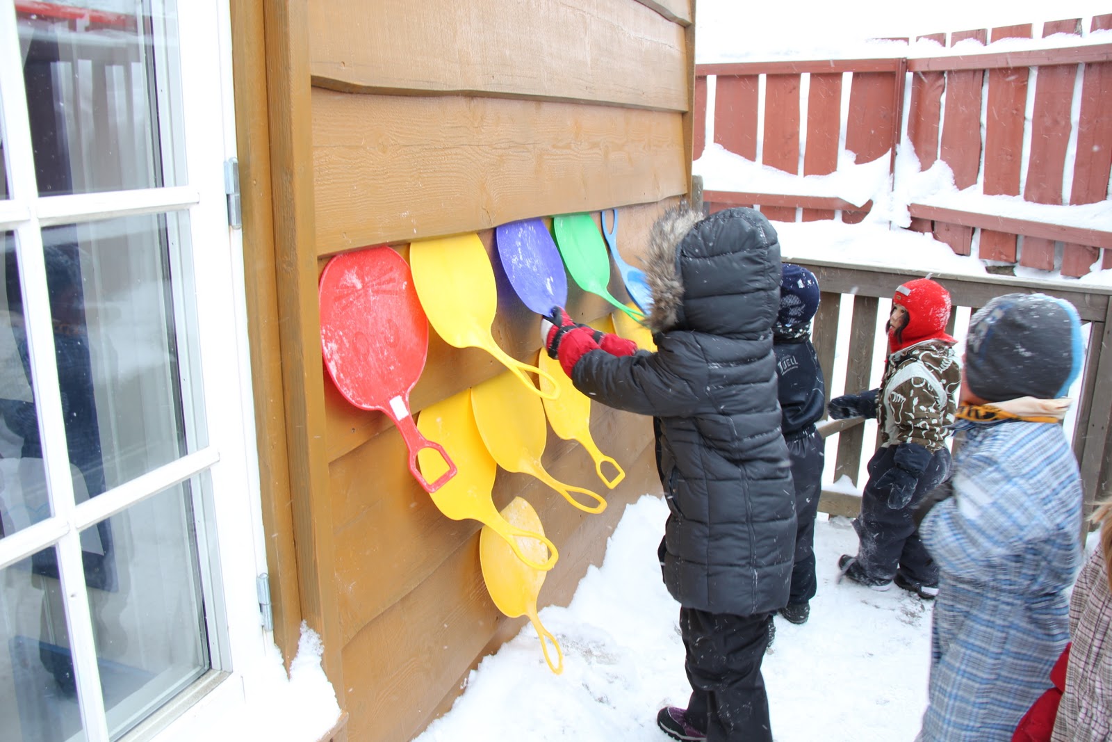 Norlandia Myrertoppen barnehage: Lek med akebrett