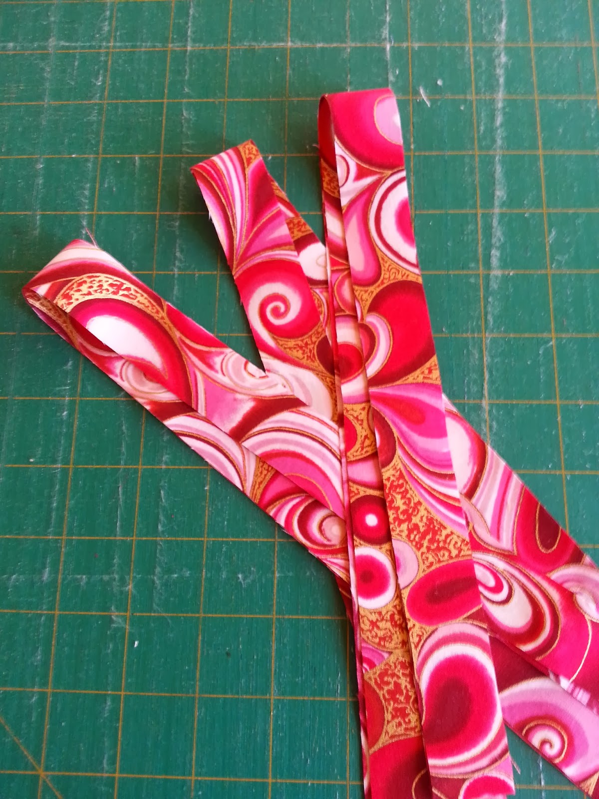 Darvanalee Designs Studio : Chriss Cross Table Runner and Place Mat Set ...