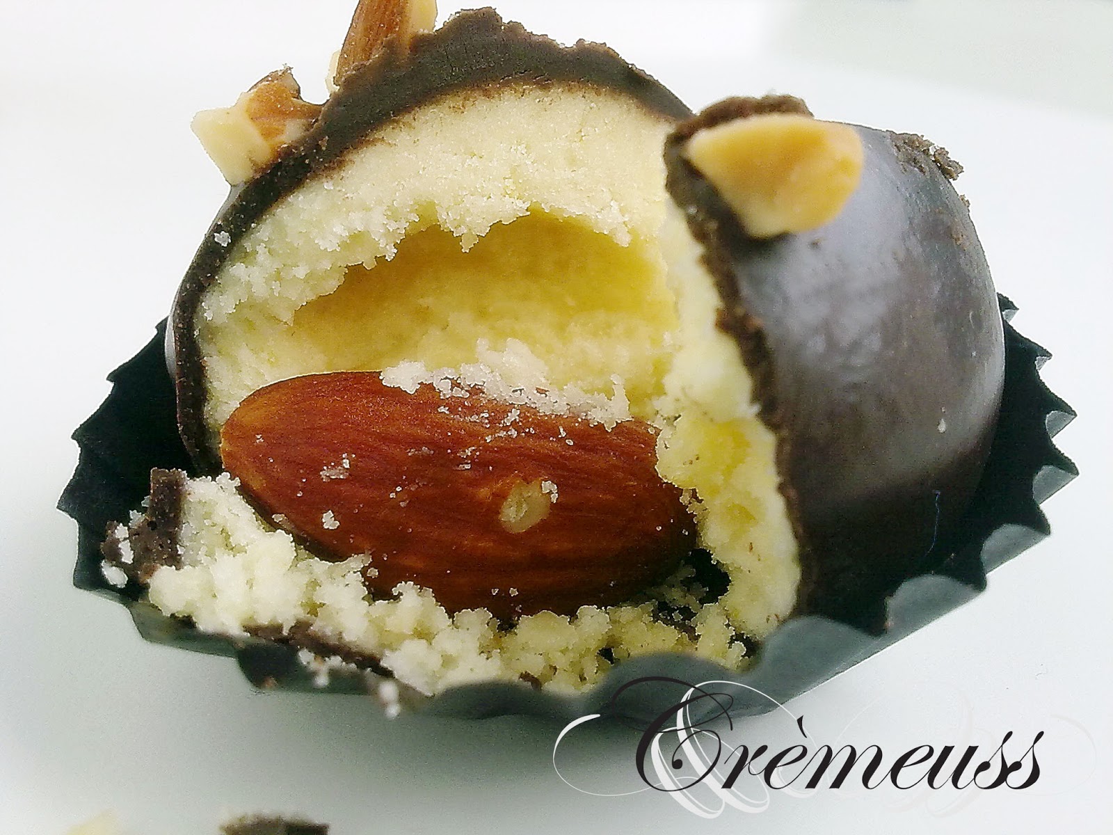 Crèmeuss: Almond London - Confection-nestled Decadent