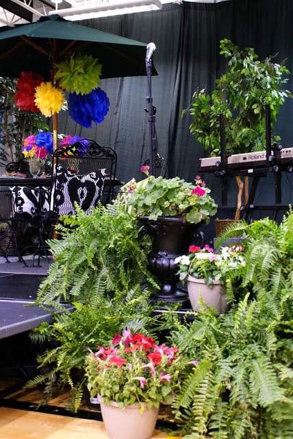 SIMPLE AND INEXPENSIVE PARTY, SHOWER, AND BANQUET DECOR {TISSUE PAPER ...