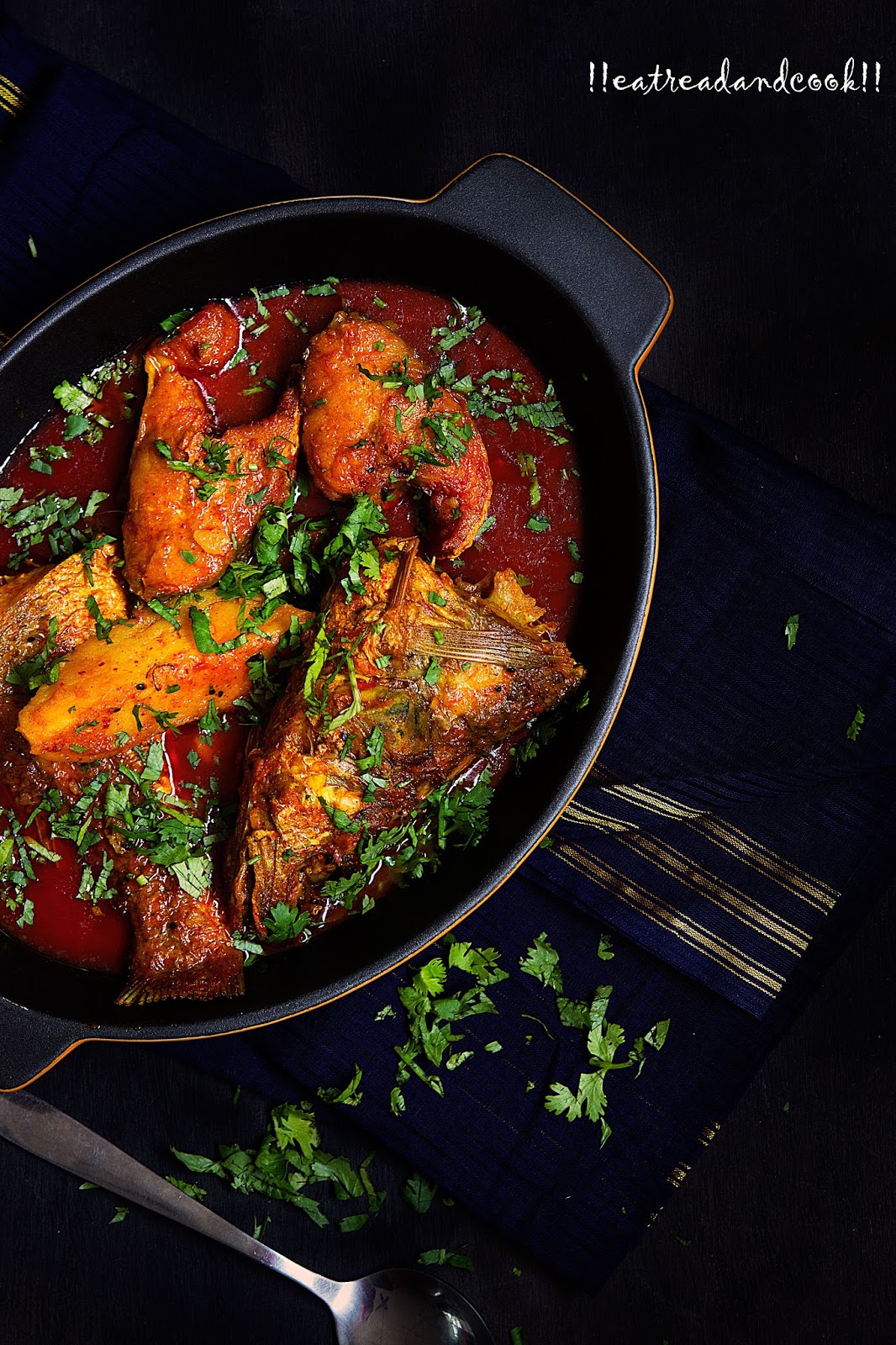 Kalo Jeera die Macher Jhal / Bengali Spicy Fish Curry with Nigella Seeds