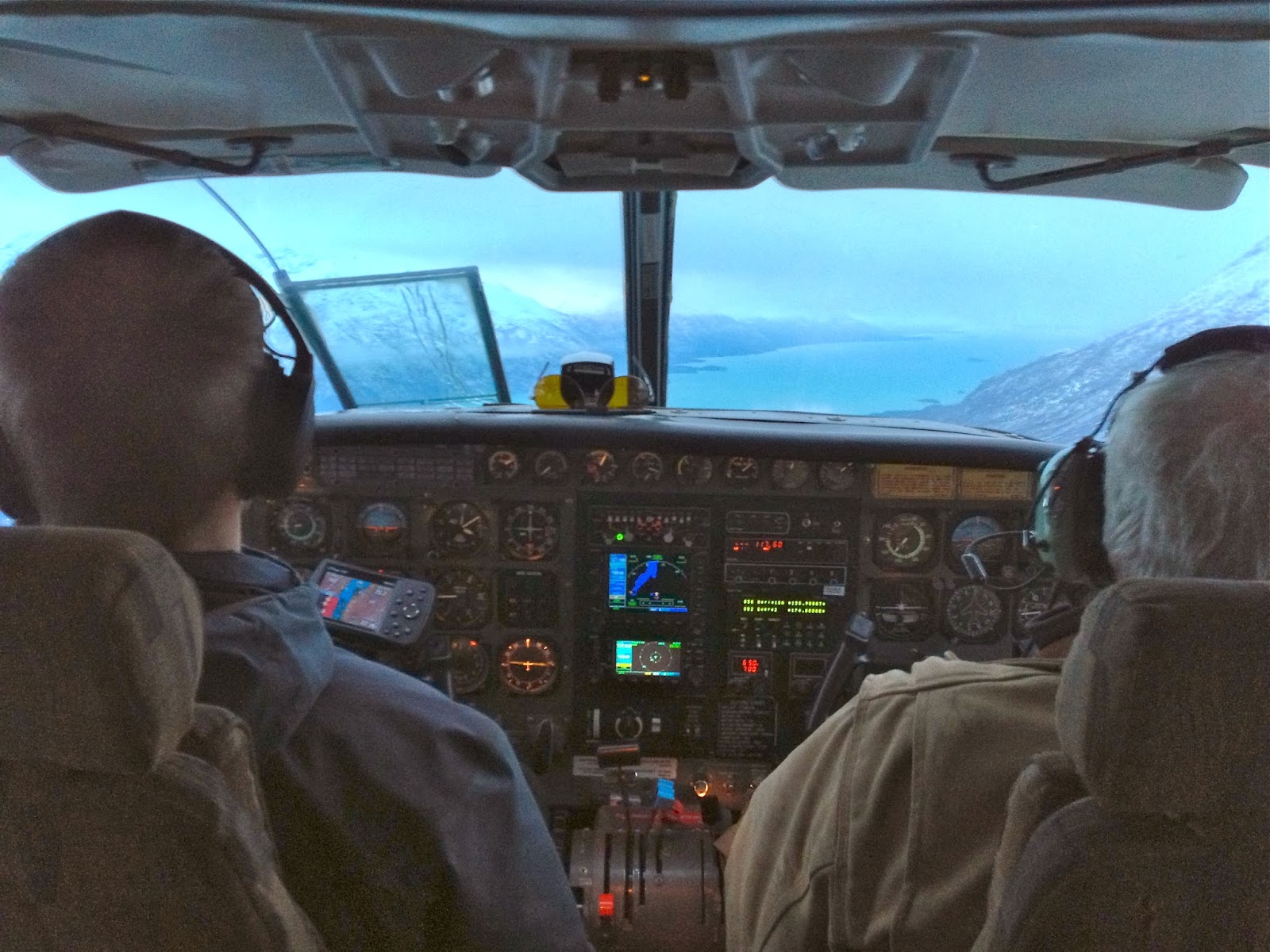 LAKE AND PEN AIR - Unlocking Alaska: Flight above the Alaska Mountain Range