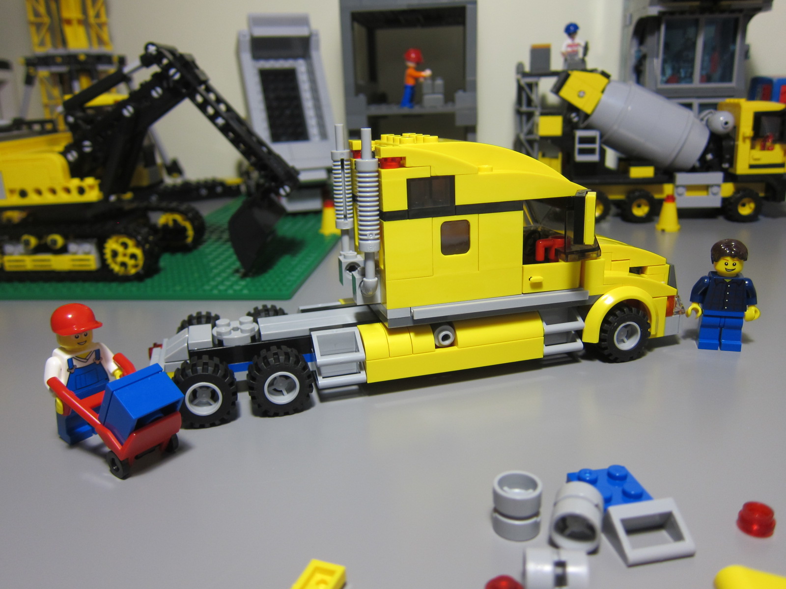 It's Not Lego: Lepin 02036 Not Lego City Truck Set Review