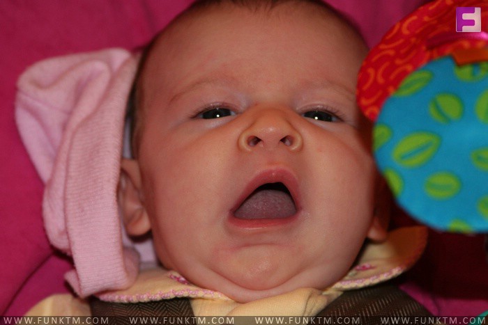 Yawning little kids (13 Pics)