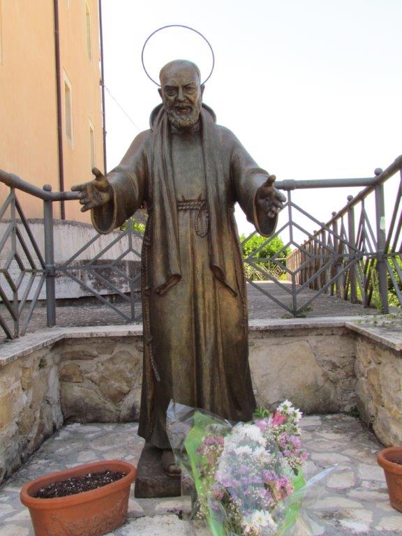 Tabernacoli italiani: Colfelice. San Pio da Pietrelcina