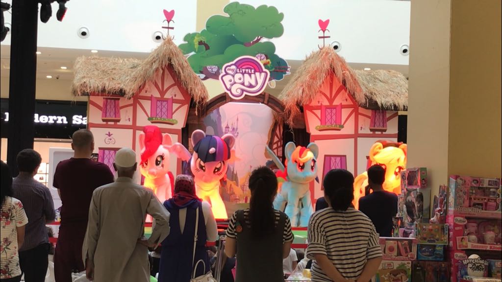 Equestria Daily - MLP Stuff!: Pictures and Videos of Dubai's Pony Event ...