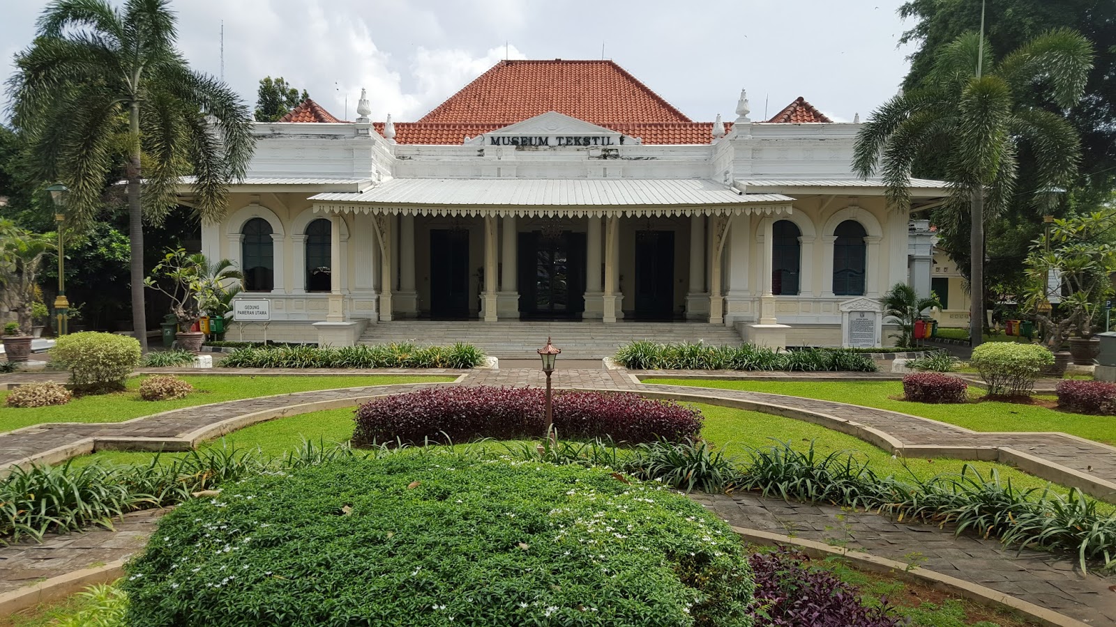 Threads and borders - Indonesia & Timor Leste: Museum Tekstil Jakarta ...