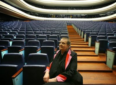 El Blog de Atticus: ENTREVISTA CON HELGA SCHMIDT EN "LA RAZÓN"