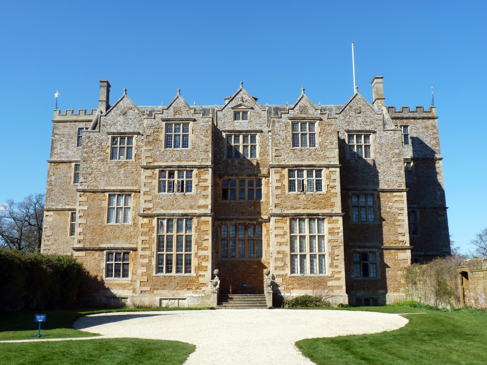 Escapes and Photography: Spring at Chastleton House