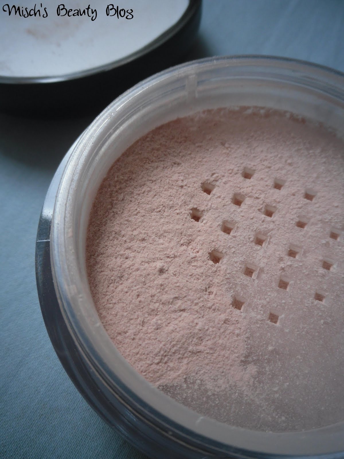 Misch's Beauty Blog: Review: Rival de Loop Aqua Face Powder