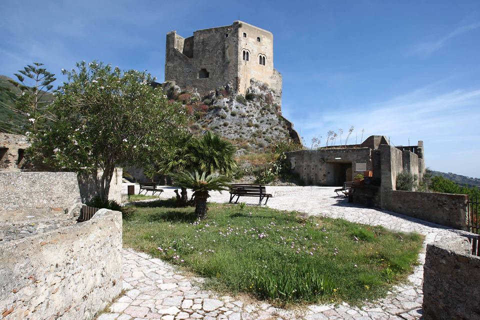 NEI LUOGHI DI MACALDA DI SCALETTA. VISITA AL CASTELLO RUFO RUFFO