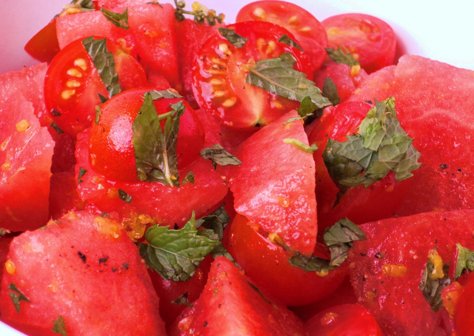 Salata de rosii cu pepene rosu - Retete simple si sanatoase - diane.ro