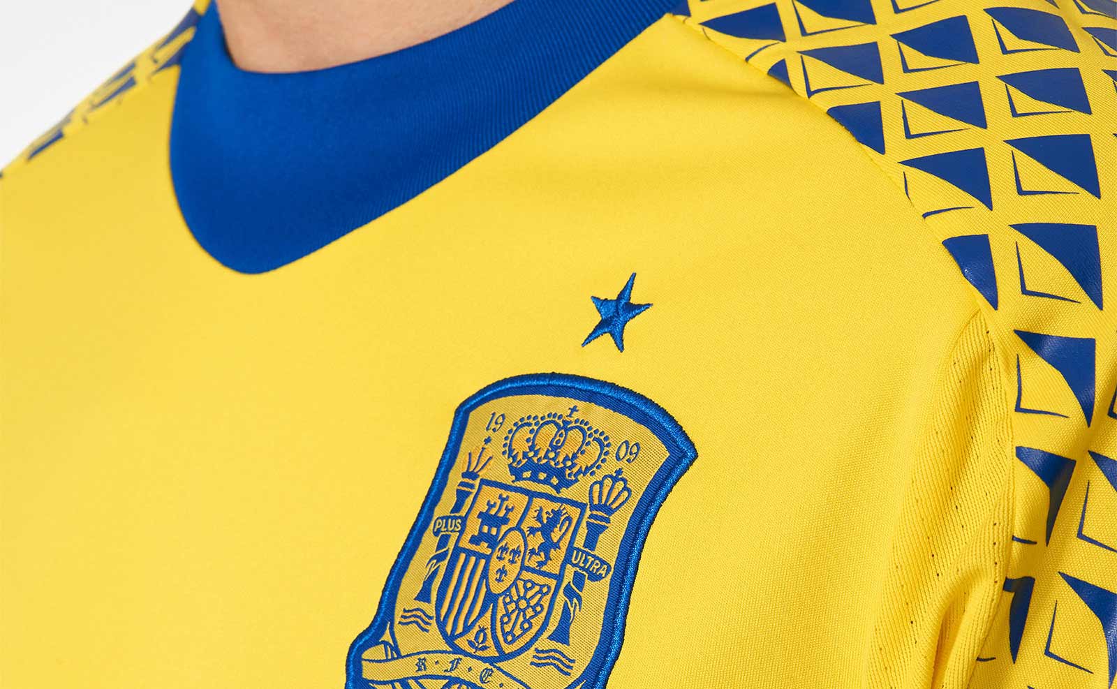 Spain Euro 2016 Goalkeeper Kits Revealed - Footy Headlines