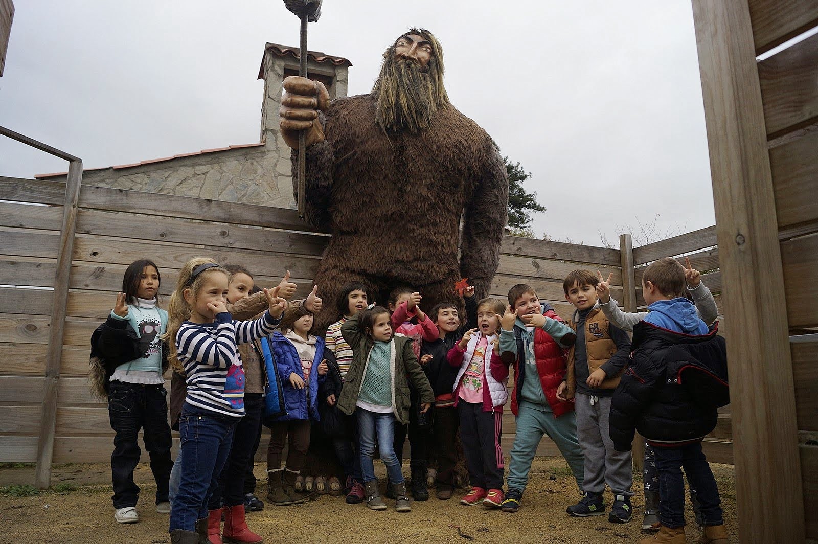 Haixeder: IZENADUBA / La Casa del Olentzero