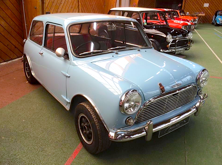 Maximum Mini: Mini variants at Montlhéry