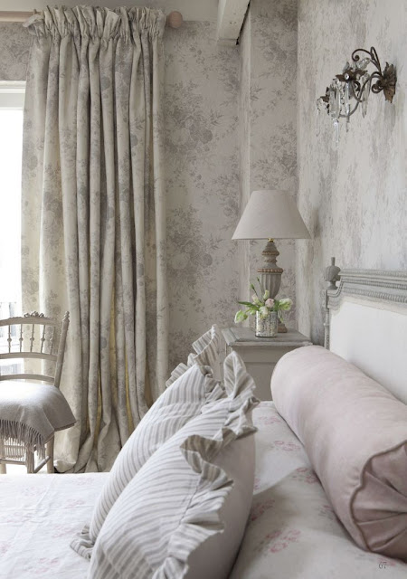 Eye For Design: Let Your Rooms Bloom With Rose Patterned Wallpaper
