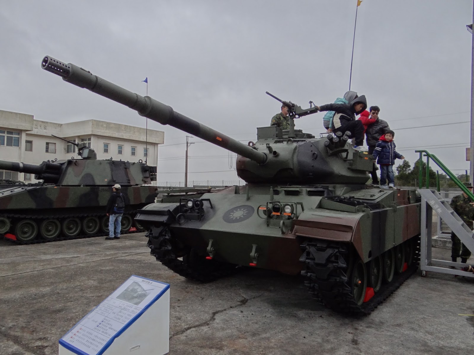 Blair's 軍事,警察及消防攝影: M41D 輕型坦克