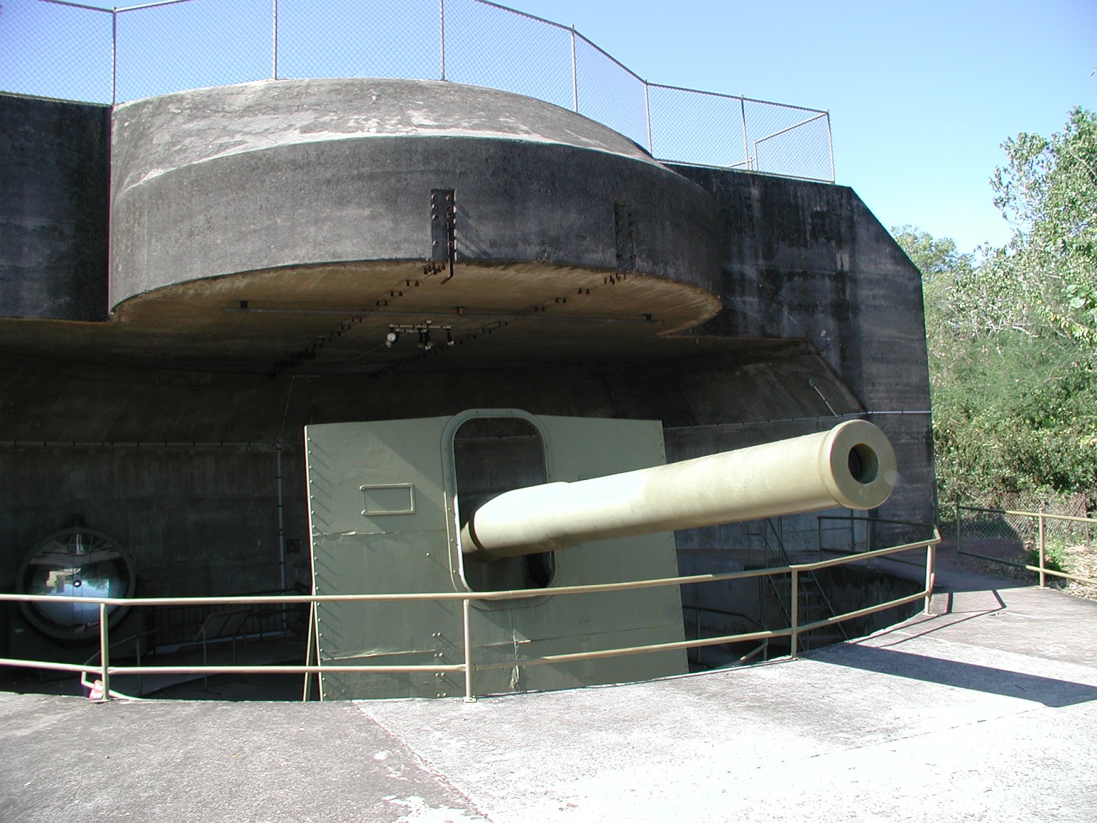 Robyn and the Genies : The Bombing of Darwin 1942
