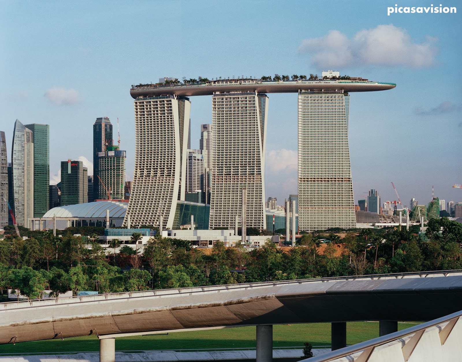 Picasa Vision: Swimming Pool on 55th Floor (Marina Bay Sands hotel ...