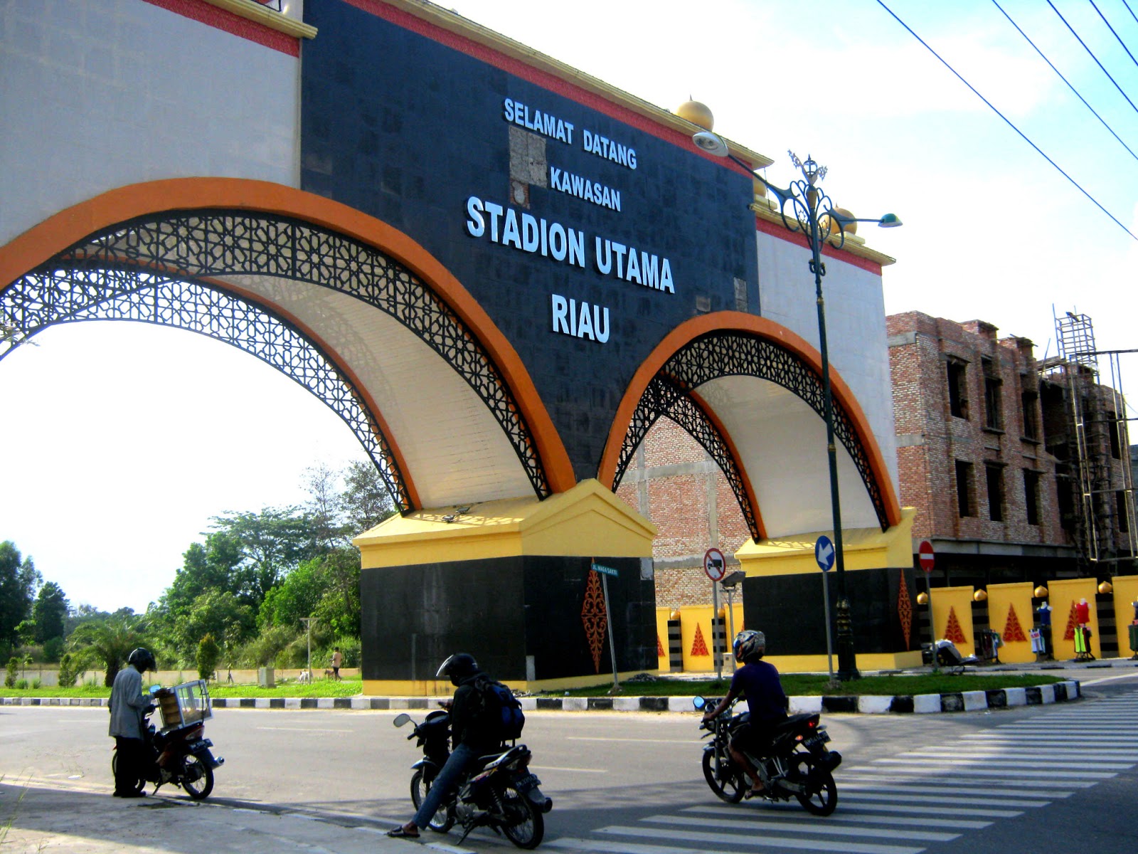 Lari-lari Sore di Komplek Stadion Utama Riau | Keliling Riau