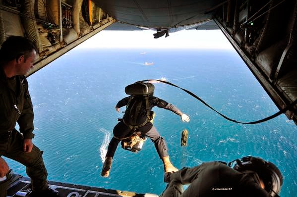 Asian Defence News: Royal Navy Submarine Parachute Assistance Group ...